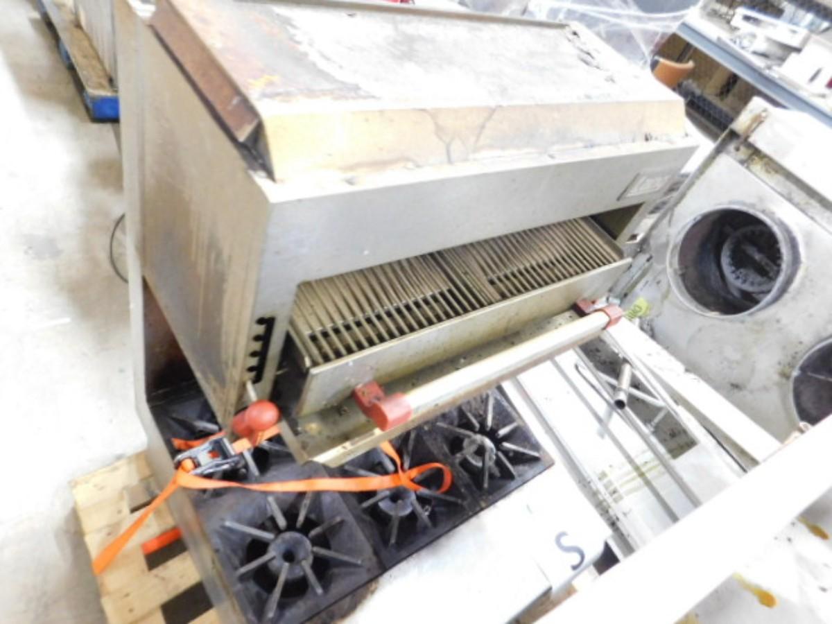 Commercial Lang Brand 6 Burner Gas Stove with Broiler | EstateSales.org