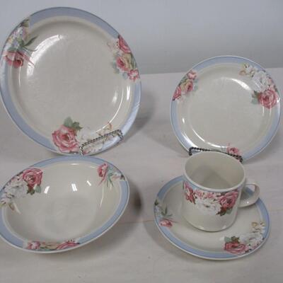39 Pieces Of Town & Country Living Dinnerware | EstateSales.org