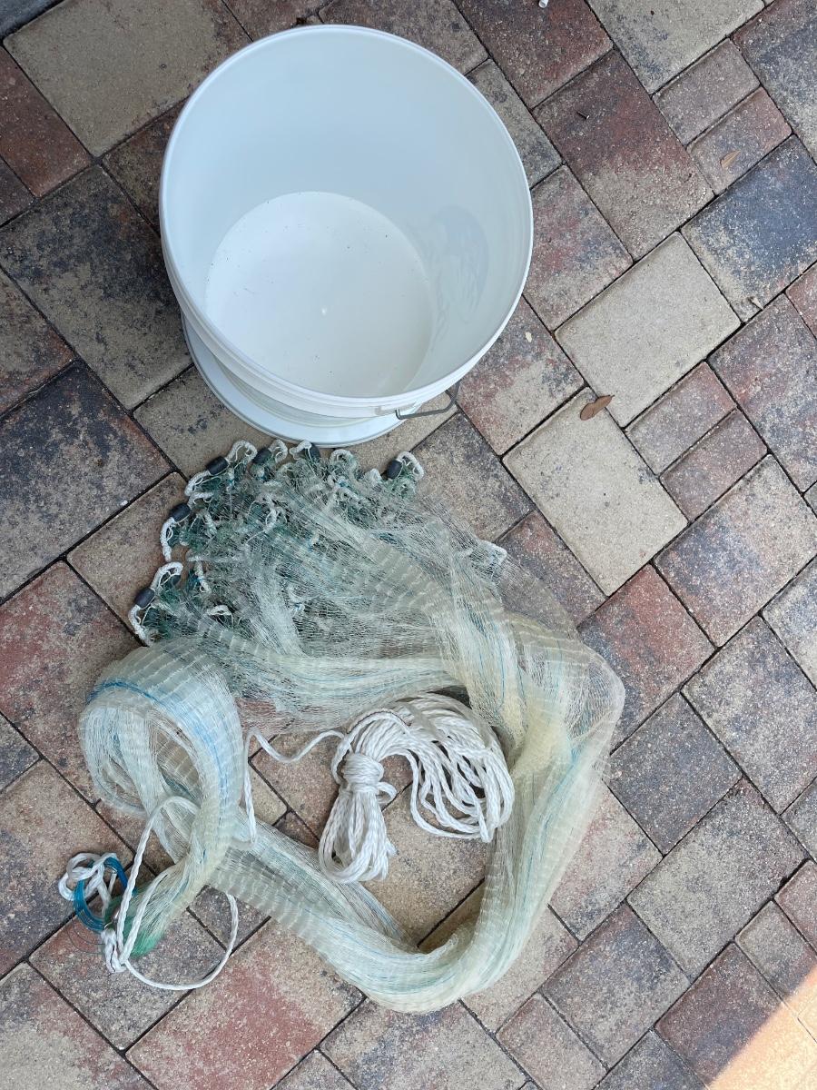 Lot 80. Weighted Fishing Net w/ Storage Bucket | EstateSales.org
