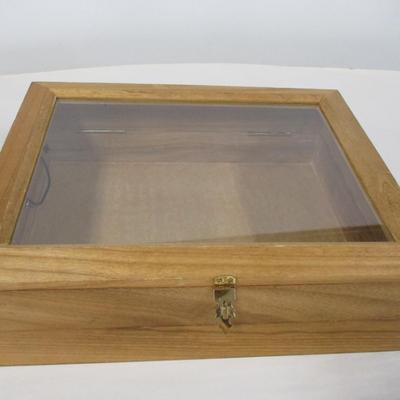 Wood Display Box | EstateSales.org