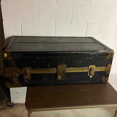 Vintage Newark Trunk Company Trunk (B-MG) | EstateSales.org
