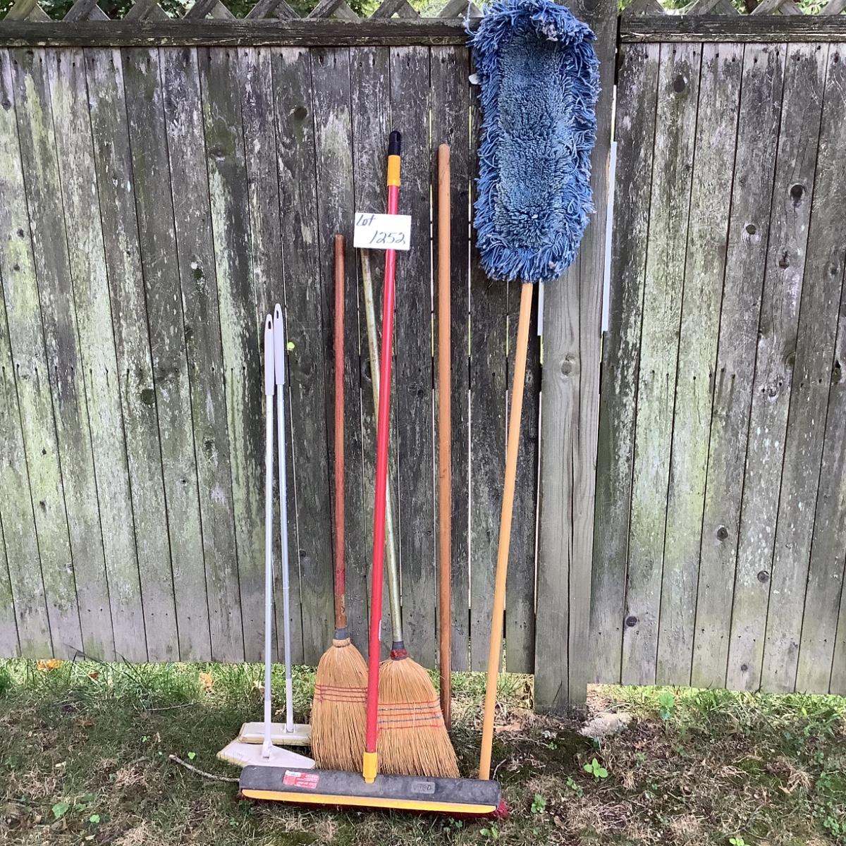 G1252 Broom & Mop Lot | EstateSales.org G1252 Broom & Mop Lot | EstateSales.org