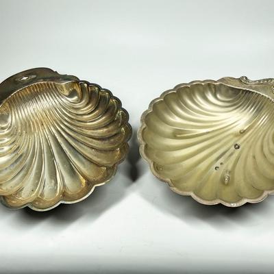 Pair of Vintage Scallop Shell Serving Dishes | EstateSales.org