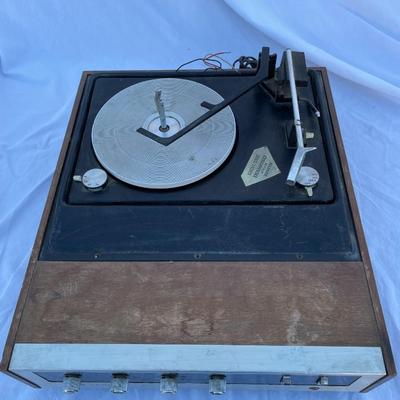 LOT 70 ZENITH SOLID STATE TURNTABLE/PHONOGRAPH | EstateSales.org