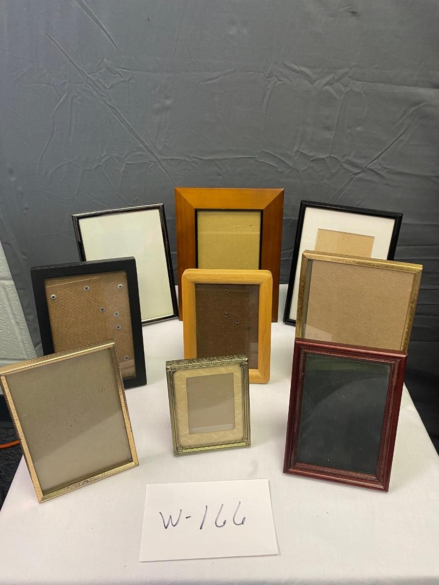 Medium Picture Frames | EstateSales.org