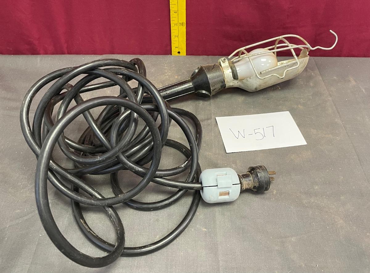 Utility light | EstateSales.org