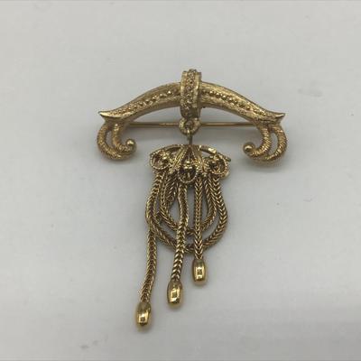 Beautiful Monet Brooch | EstateSales.org