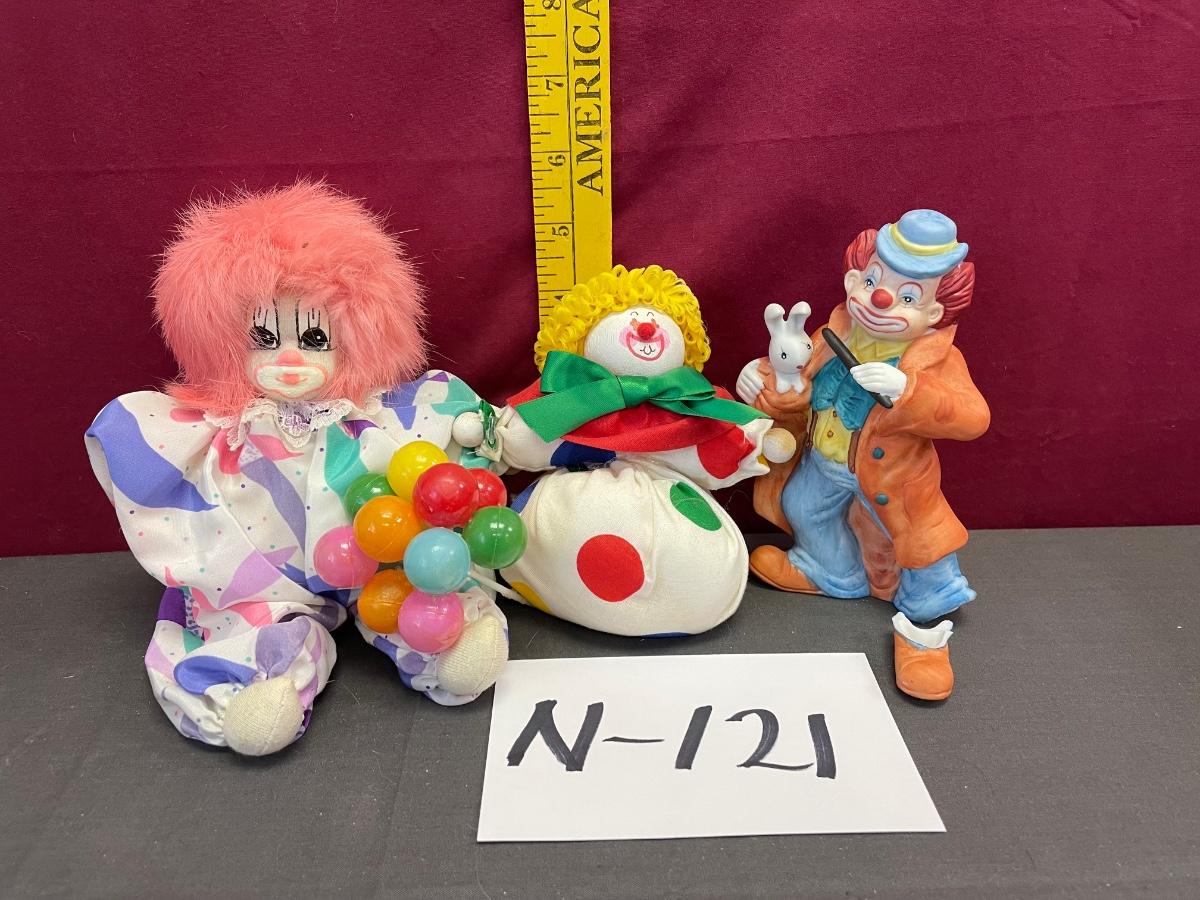 2 clowns | EstateSales.org