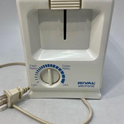 Rival Electronic 2-Slice Toaster Model 9220 | EstateSales.org