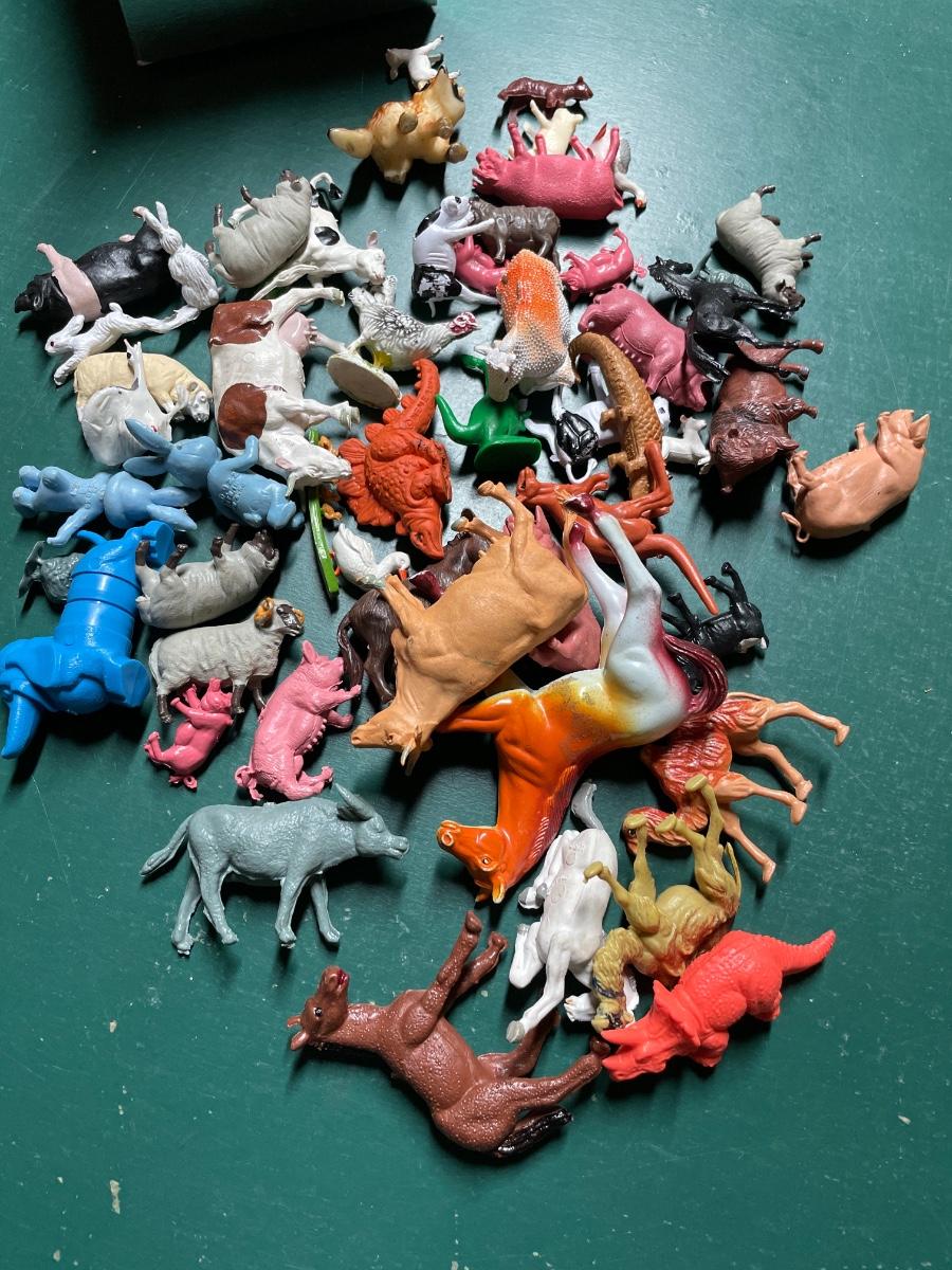 Plastic farm animals | EstateSales.org