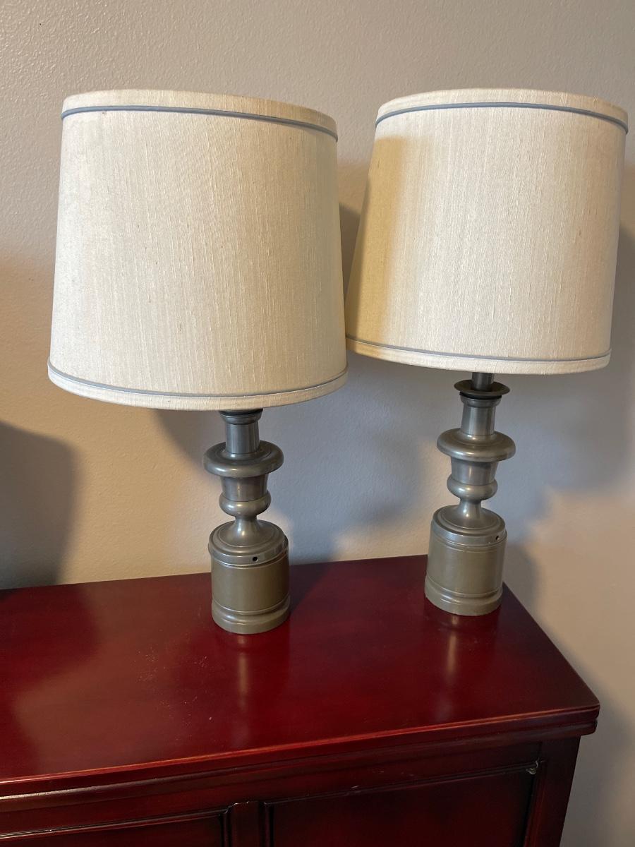 2B6-Pair of matching lamps | EstateSales.org