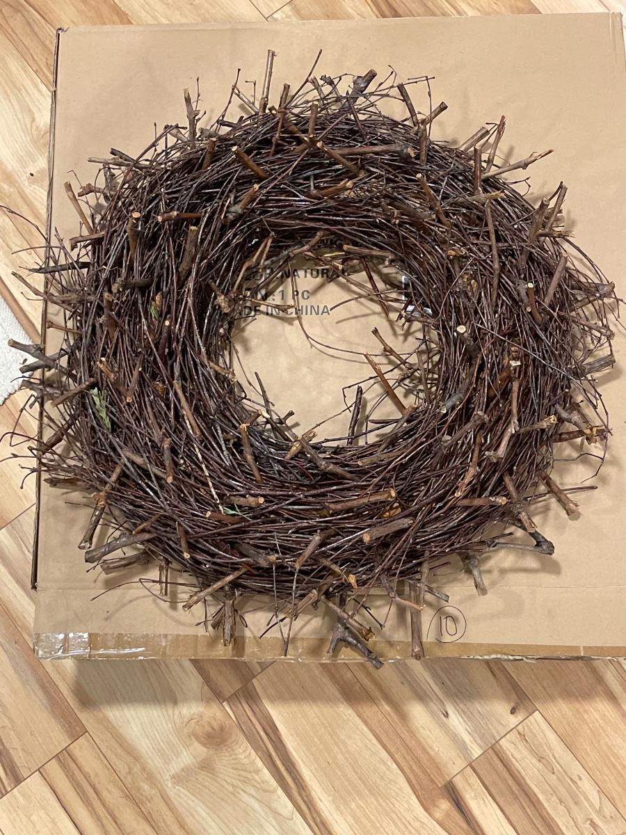 A10-Twig wreath | EstateSales.org
