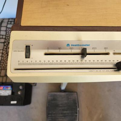 Vintage Healthometer Balance scale 300 lbs max | EstateSales.org