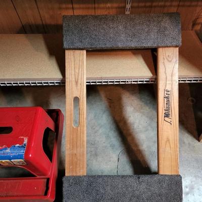 Milwaukee Dollie & Roll Around Bench Stool | EstateSales.org