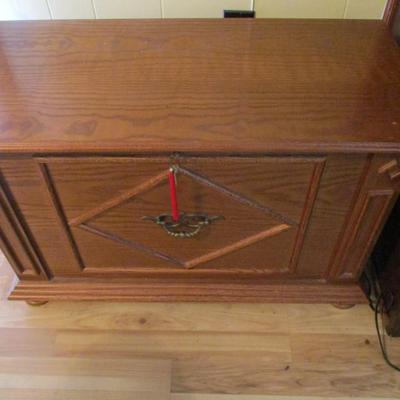 Thomas Pacconi Classics Cedar Chest | EstateSales.org