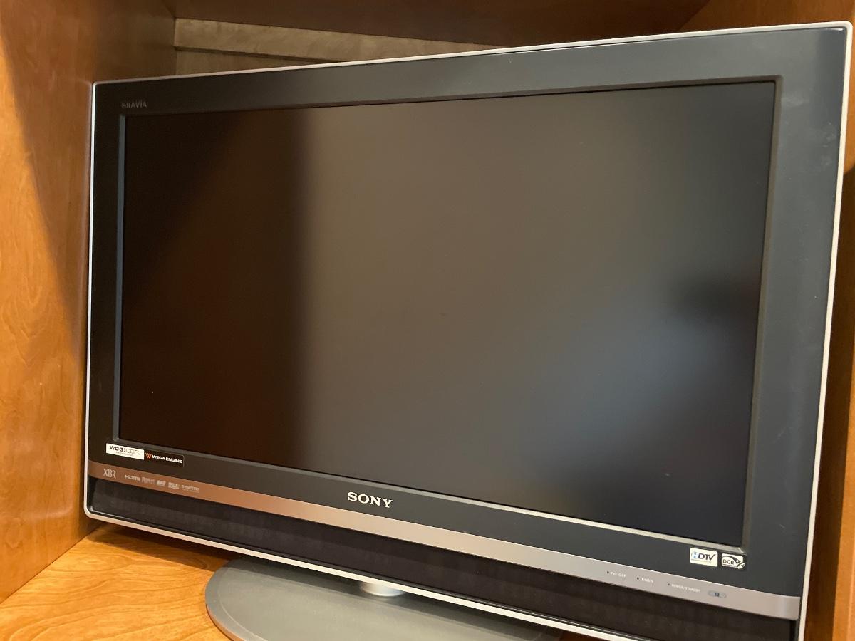 32” Sony HD TV | EstateSales.org