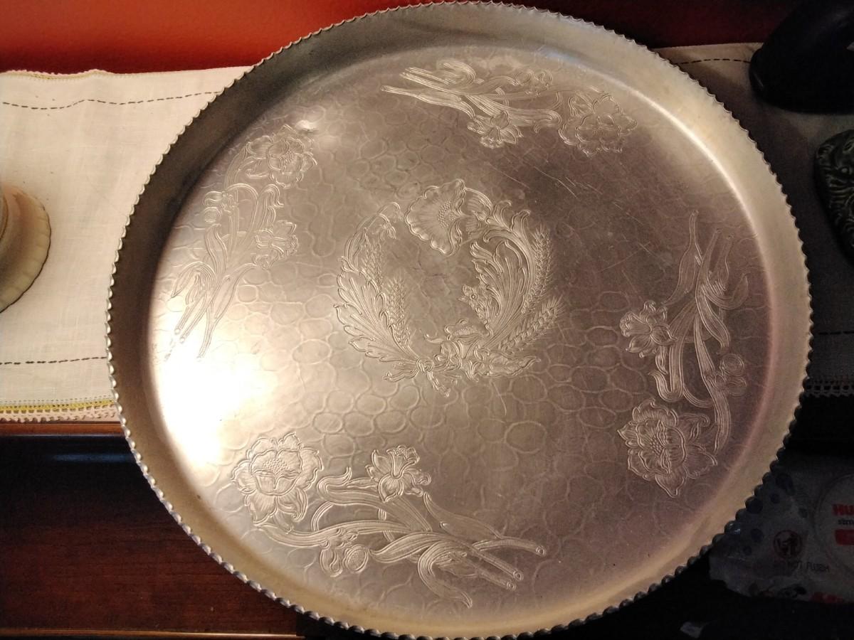 Hand Wrought Aluminum Large 18" Round butler Tray with Daffodils ...