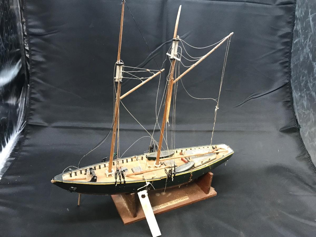 VINTAGE BOAT MODEL | EstateSales.org