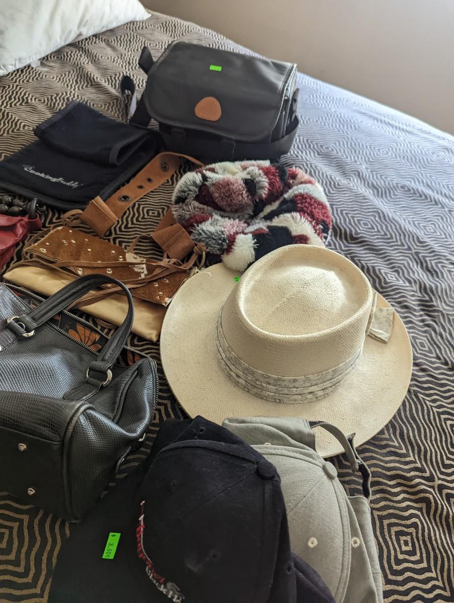 Purses Hats | EstateSales.org