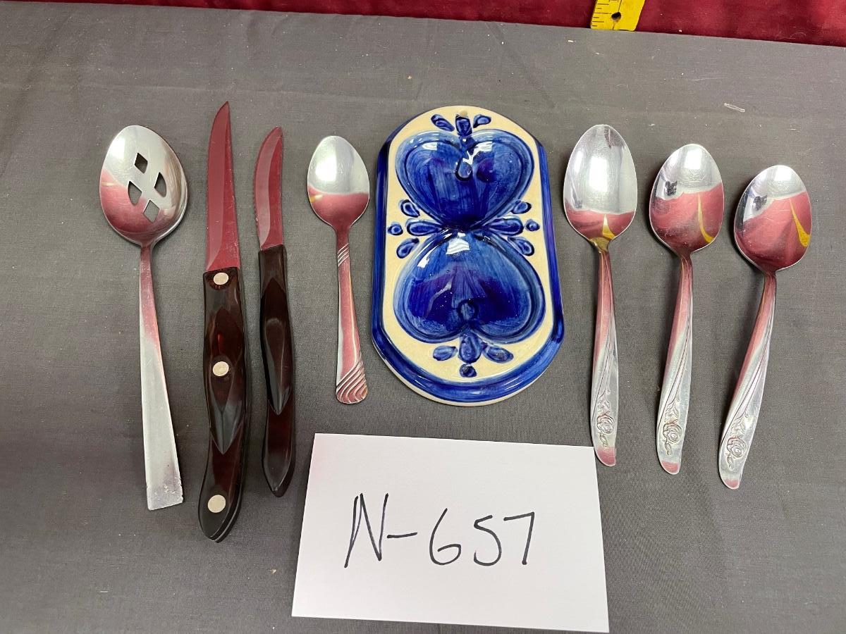 Misc silverware spoon rest | EstateSales.org