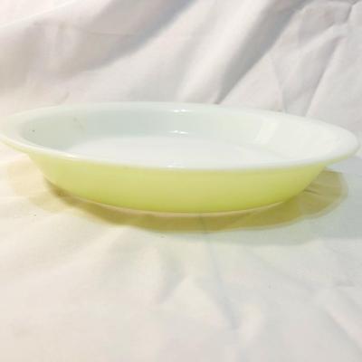 VINTAGE LIME GREEN PYREX PIE DISH | EstateSales.org