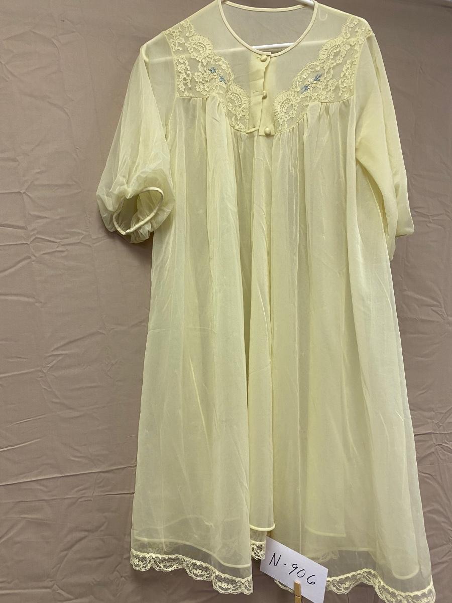 Yellow Night Gown | EstateSales.org