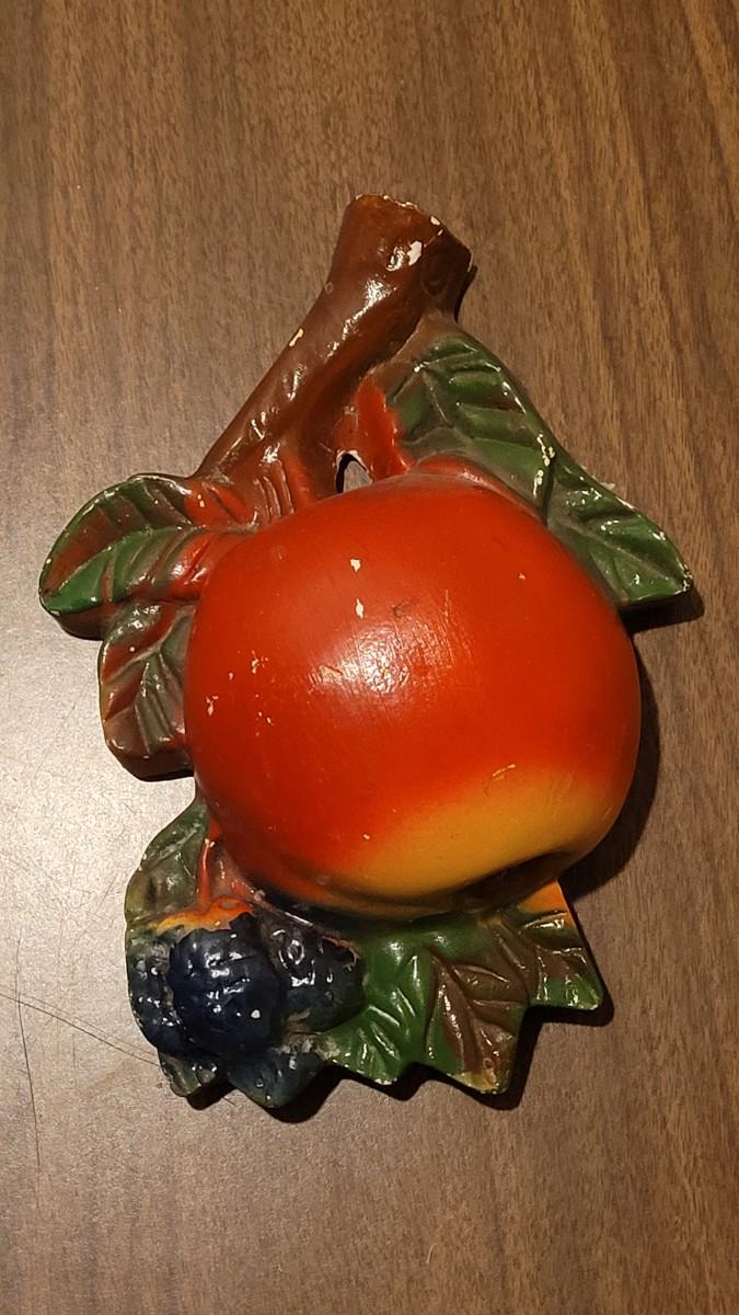 Lot 127: Vintage Ceramic Apple Wall Decor | EstateSales.org