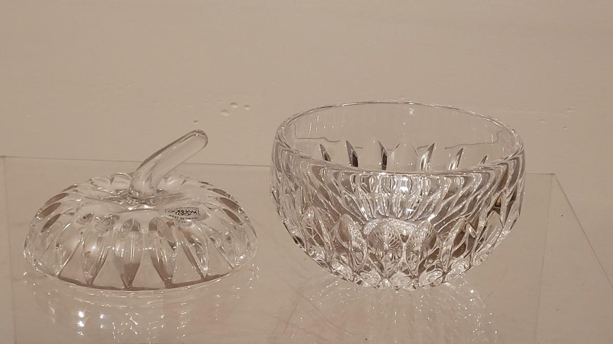 Lot 128: Gorham Full Lead Crystal Apple/Pumpkin Box | EstateSales.org