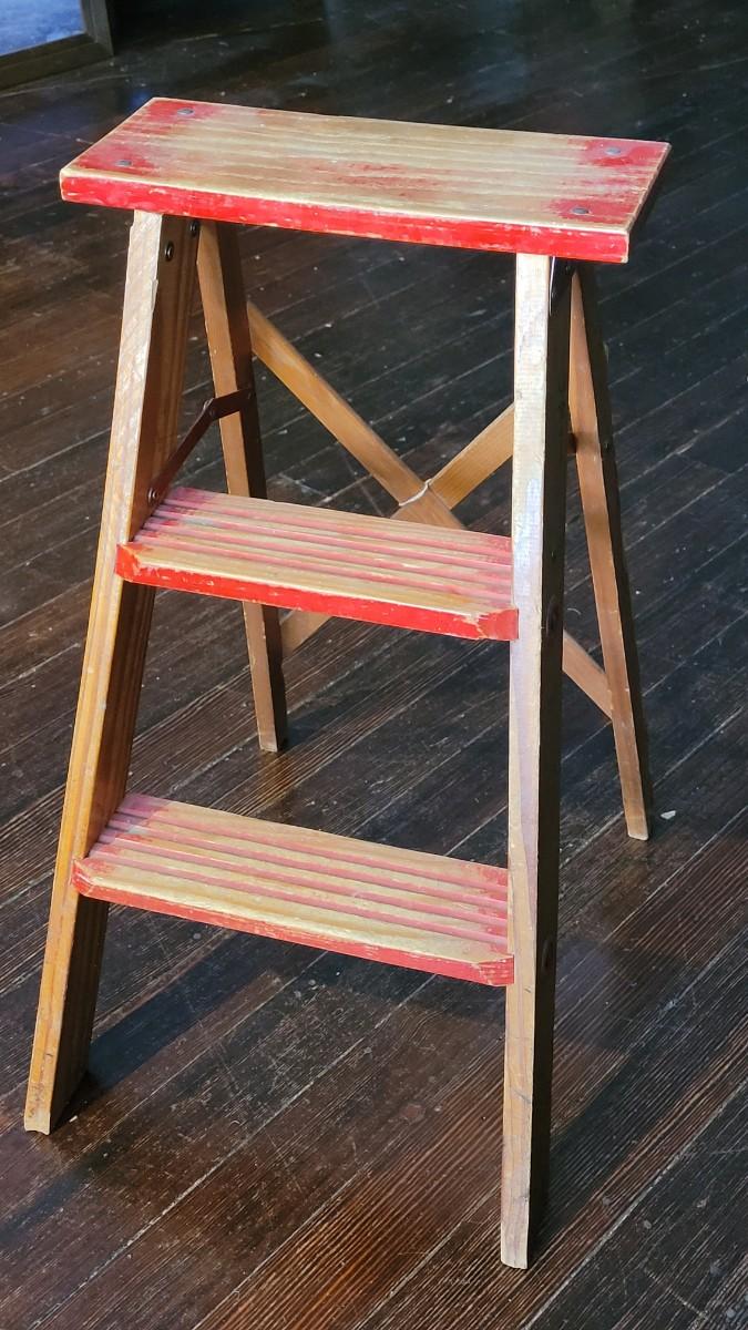 Lot 144: Vintage Red Step Ladder | EstateSales.org