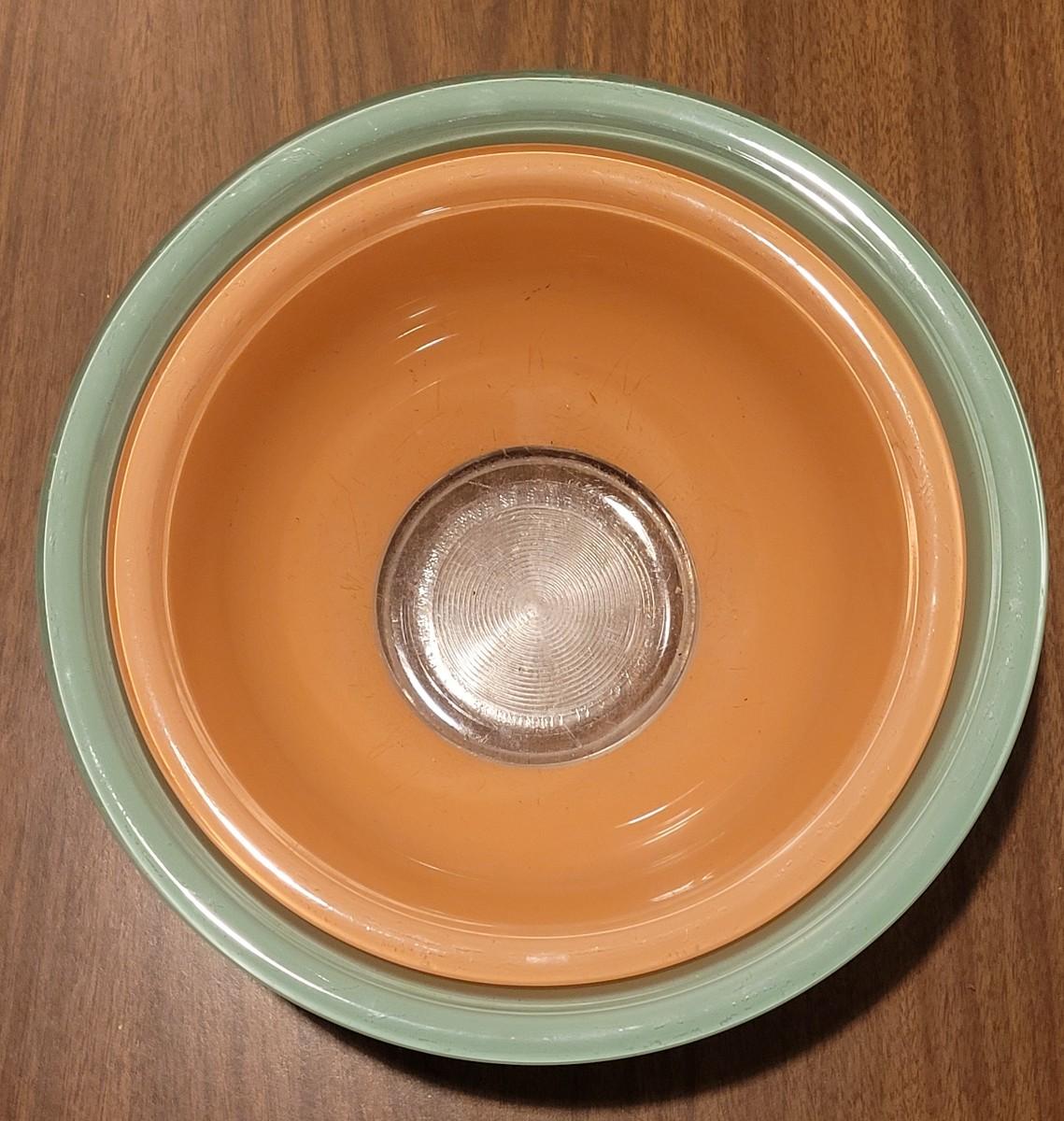 Lot 198: Vintage Pink & Green Pyrex Nesting Bowls | EstateSales.org