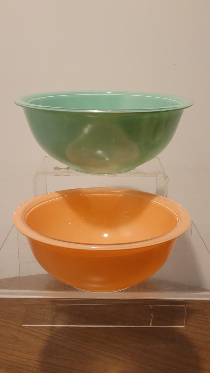 Lot 198: Vintage Pink & Green Pyrex Nesting Bowls | EstateSales.org