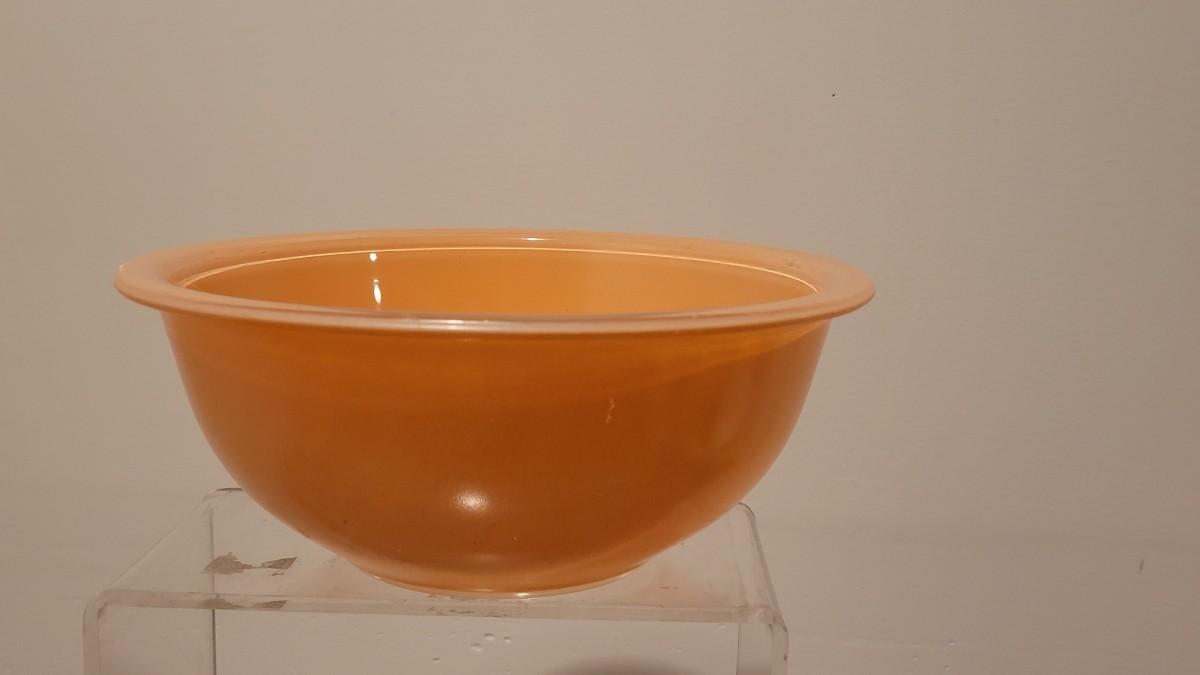 Lot 198: Vintage Pink & Green Pyrex Nesting Bowls | EstateSales.org