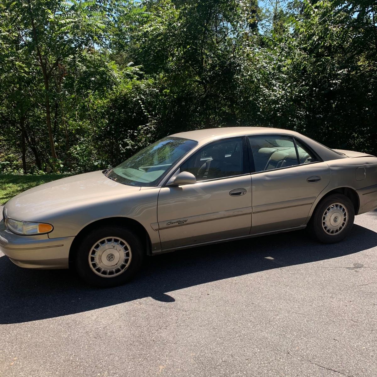 2000 Buick Century Sedan | EstateSales.org