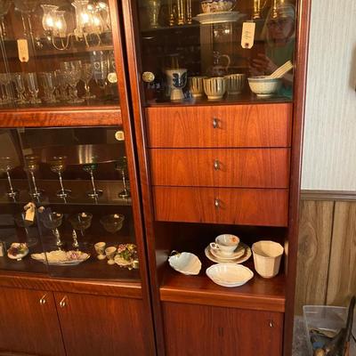 Modern 3 pc. Display Cabinet | EstateSales.org