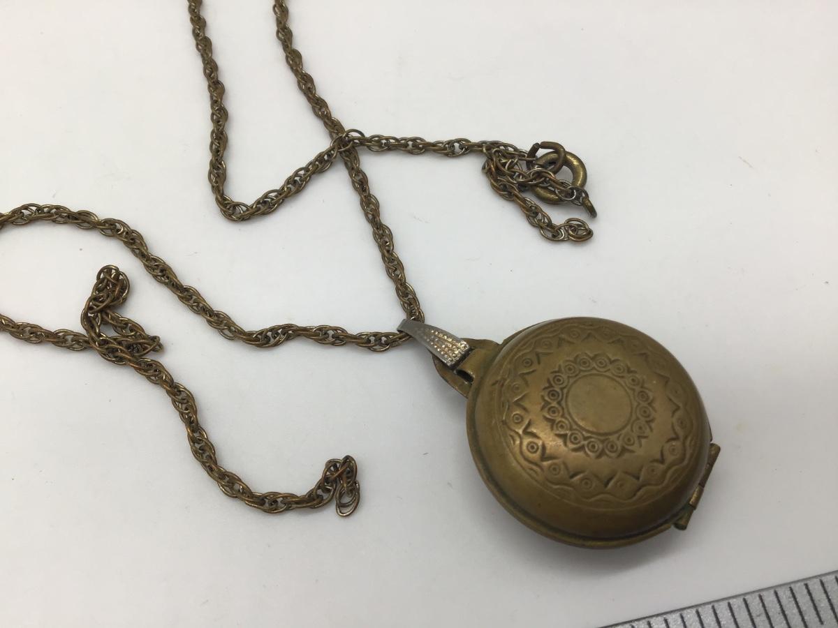 Vintage Photo Locket With Chain | EstateSales.org