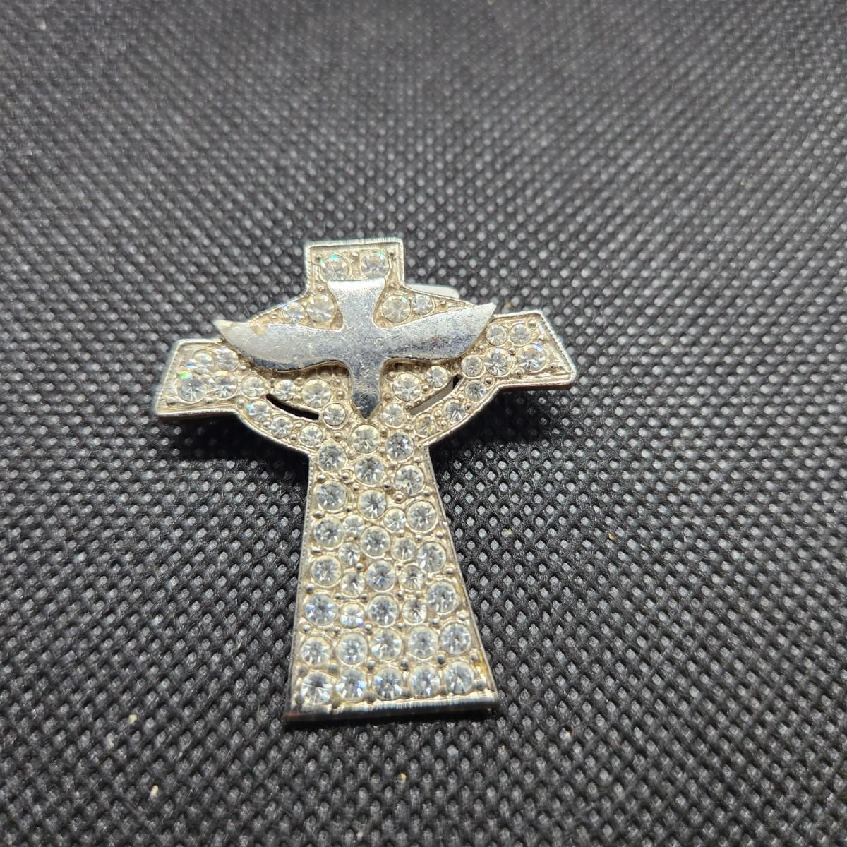 Cross pin | EstateSales.org