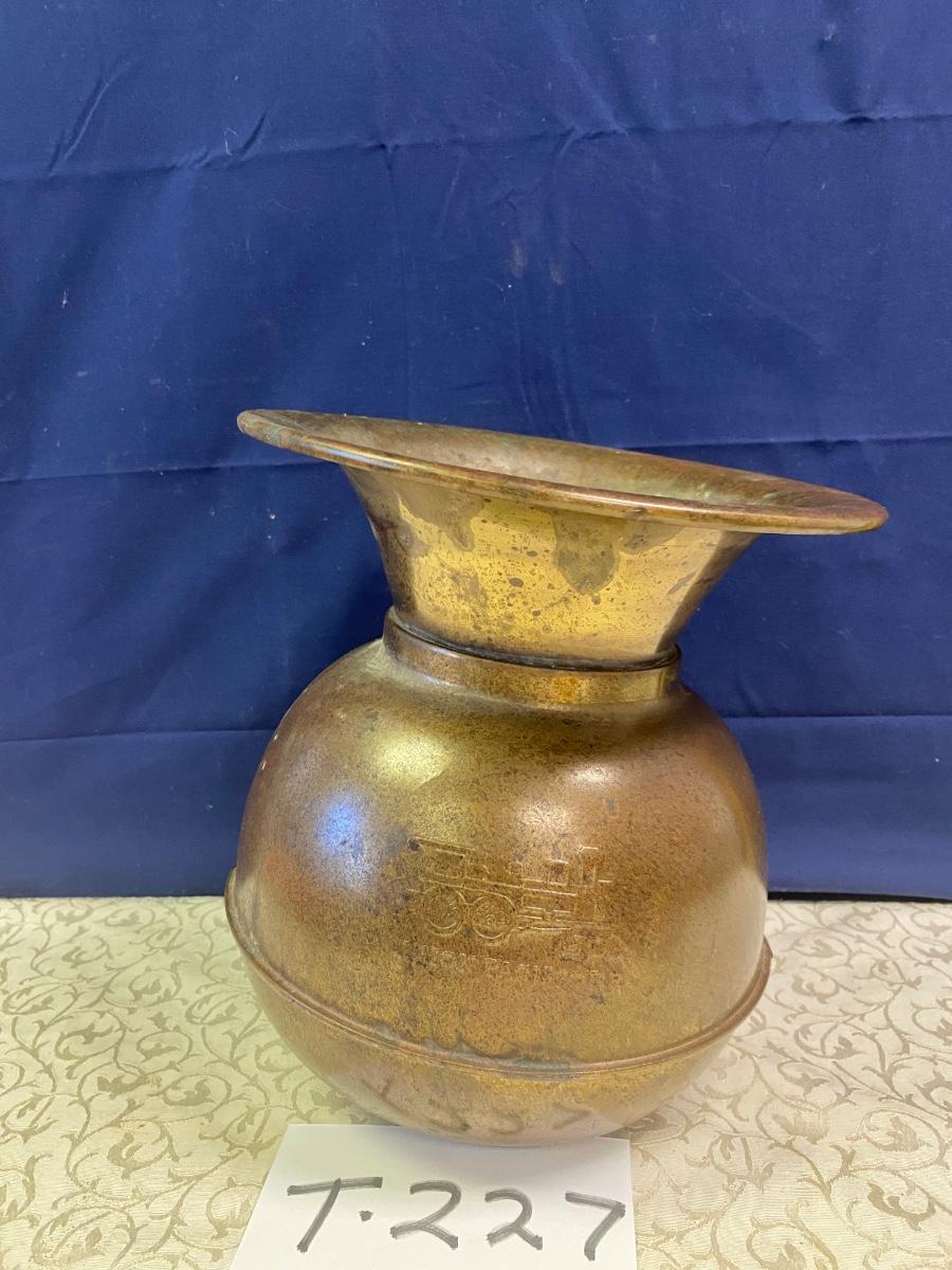 Spit tune bottom is mashed on one side. | EstateSales.org