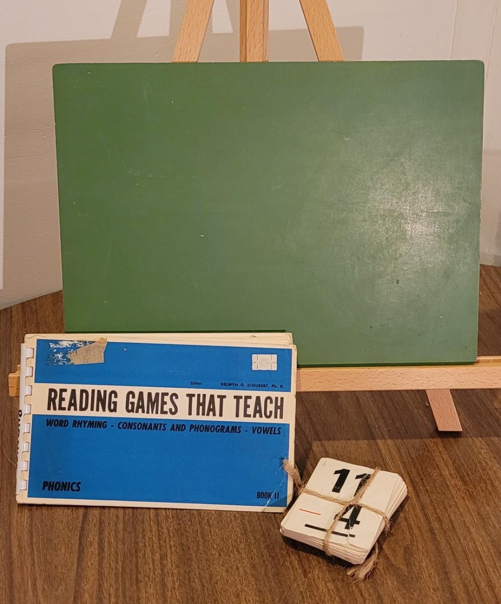 Lot 117: Vintage Personal Chalkboard, Reading Games Book & Flash Cards ...