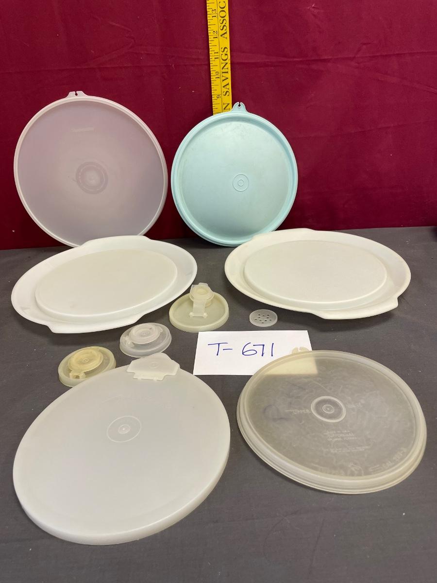 Misc Tupperware lids | EstateSales.org