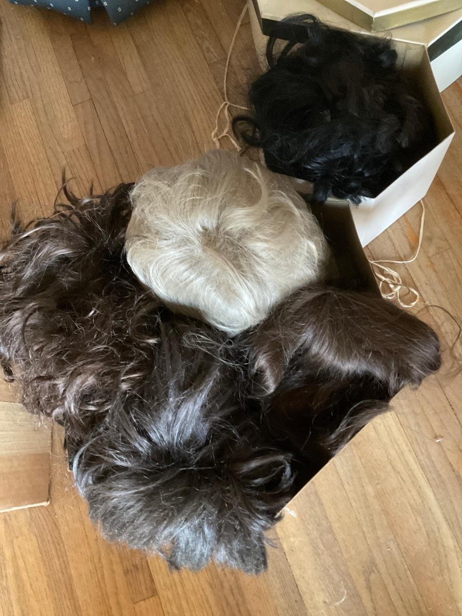 Multiple Wigs | EstateSales.org