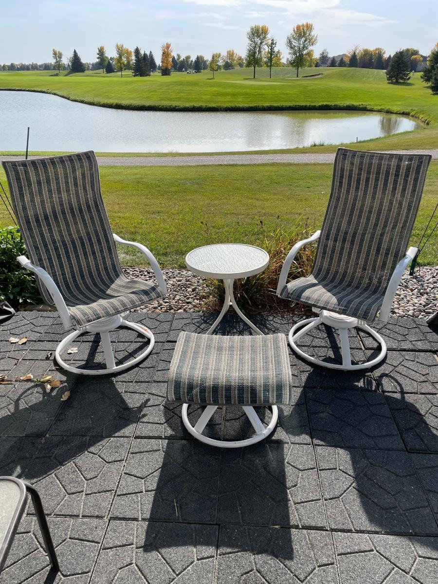 Patio chairs with table and foot rest | EstateSales.org
