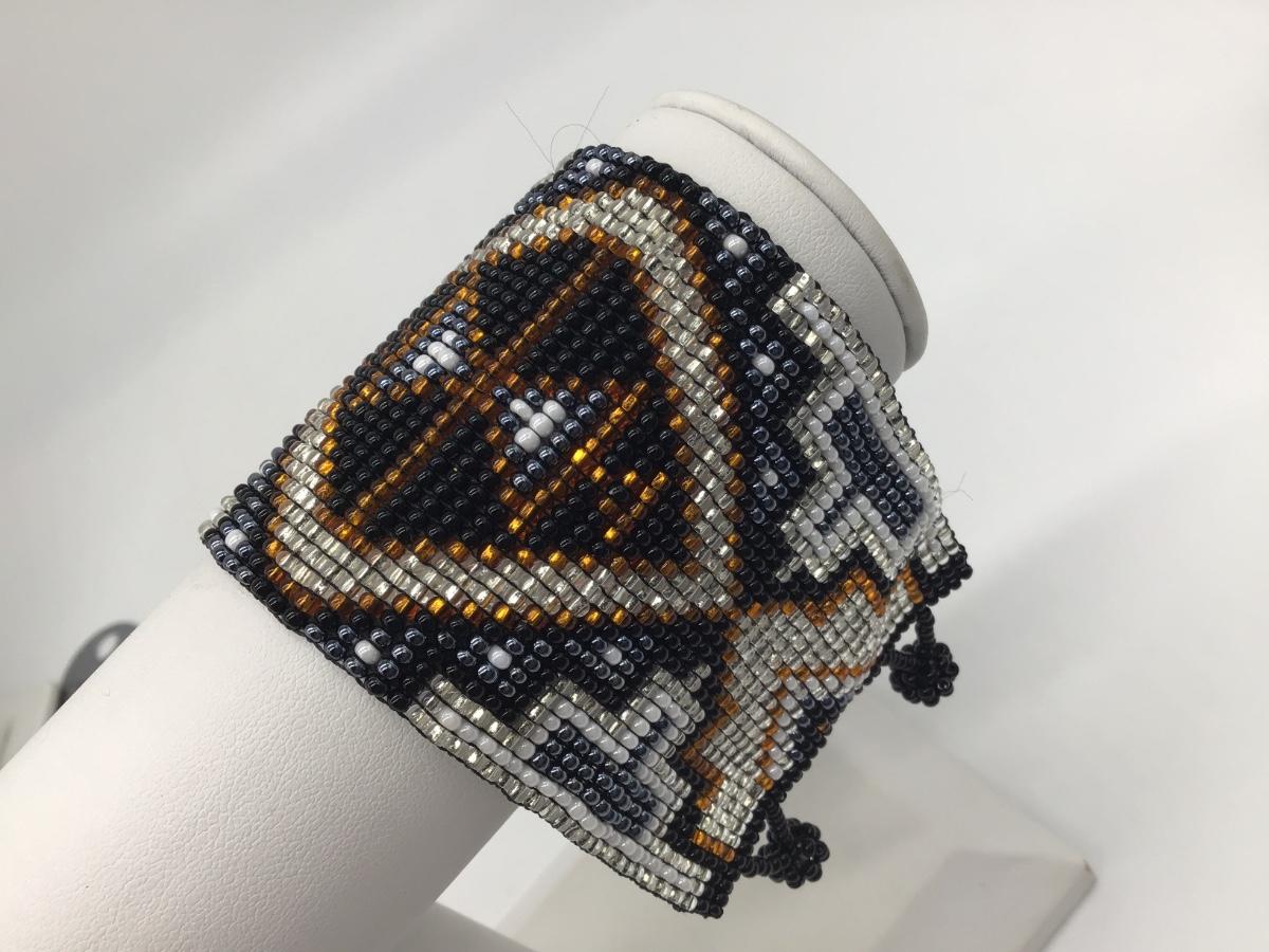 Beautiful Seed Beaded Bracelet Tribal Aztec Design | EstateSales.org