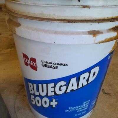 BLUEGARD 500+ GEAR OIL AND OTHER AUTOMOBILE / FARM CHEMICALS ...