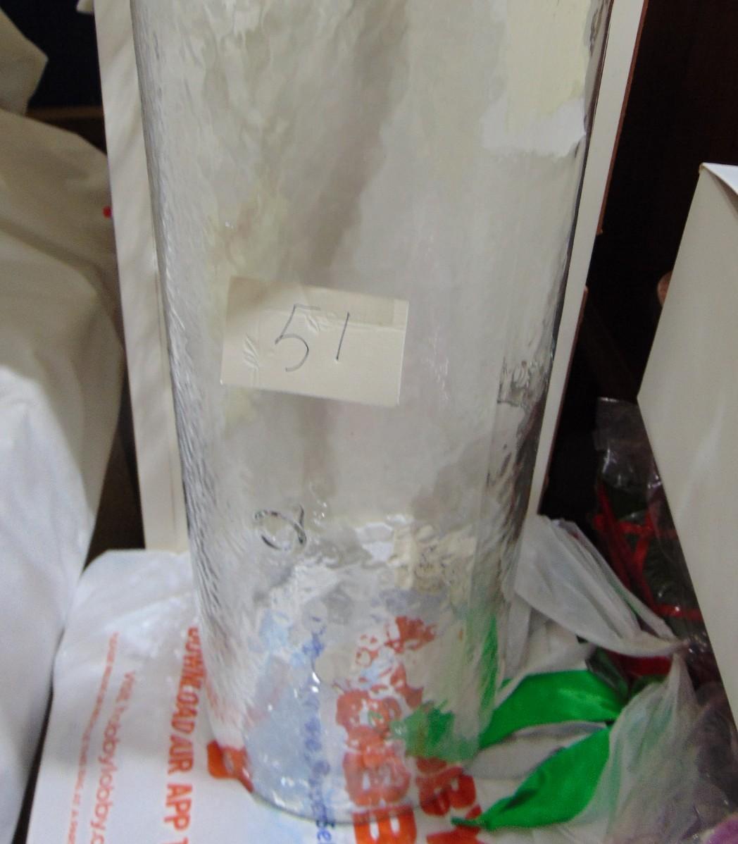 Item 51 Glass Vase | EstateSales.org