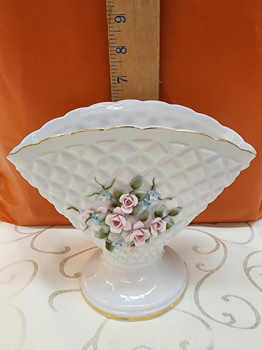 White Glass Fan Vase | EstateSales.org