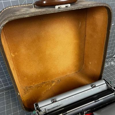 Vintage Remington Letter Riter Portable Typewriter | EstateSales.org