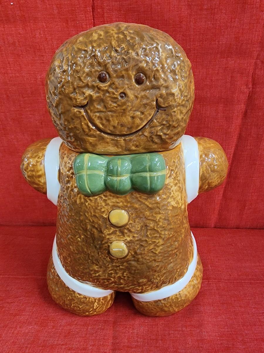 Gingerbread Man Cookie Jar | EstateSales.org