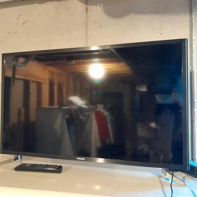 LED SAMSUNG 32" TELEVISION WITH REMOTE CONTROL | EstateSales.org