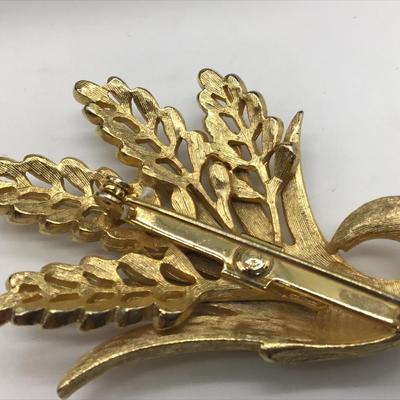 Vintage Brushed Gold Tone Wheat brooch | EstateSales.org