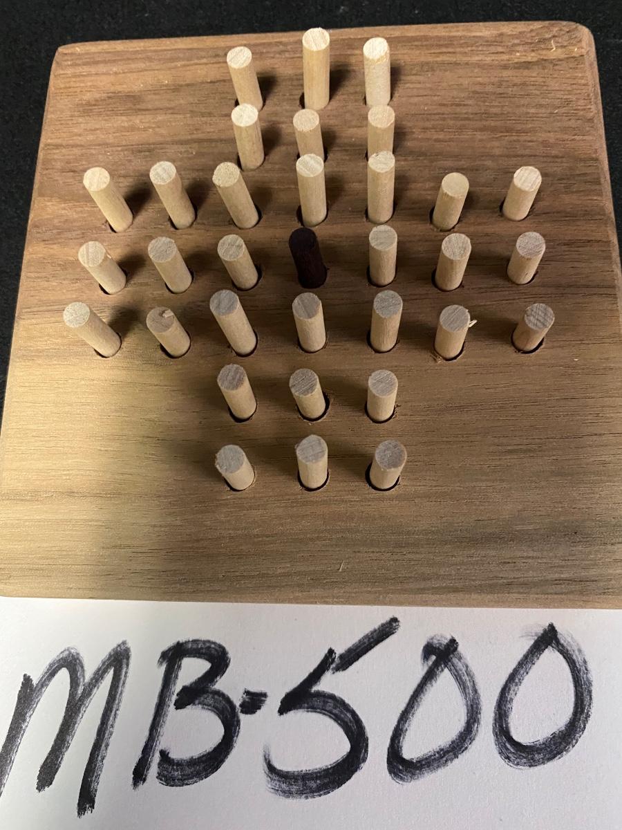 Peg Game | EstateSales.org